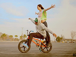 Look-ma-no-look GIFs - Get the best GIF on GIPHY