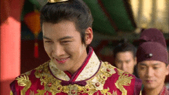 Dat-smile GIFs - Get the best GIF on GIPHY